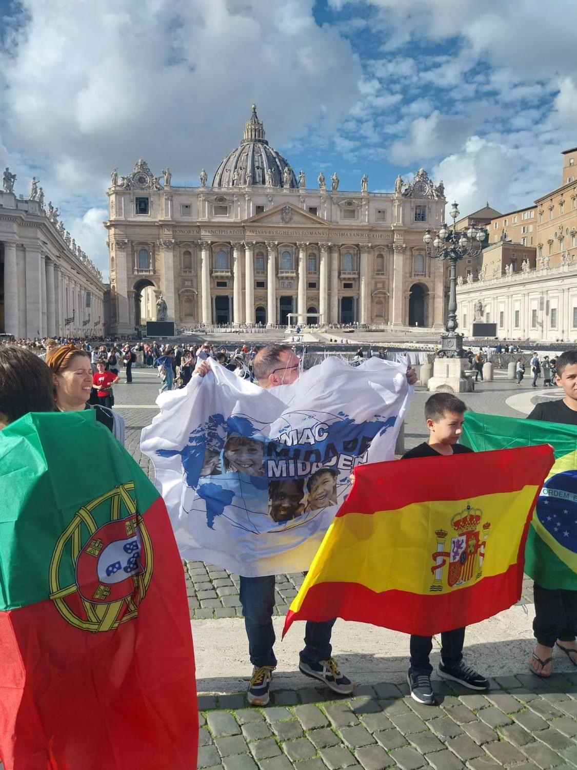 6 Novembre 2023 : le Pape reçoit les enfants du Monde – Midade